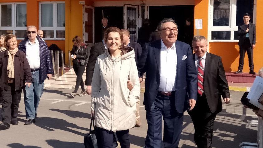 Aydın Doğan ve eşi Sema Işıl Doğan oyunu kullandı