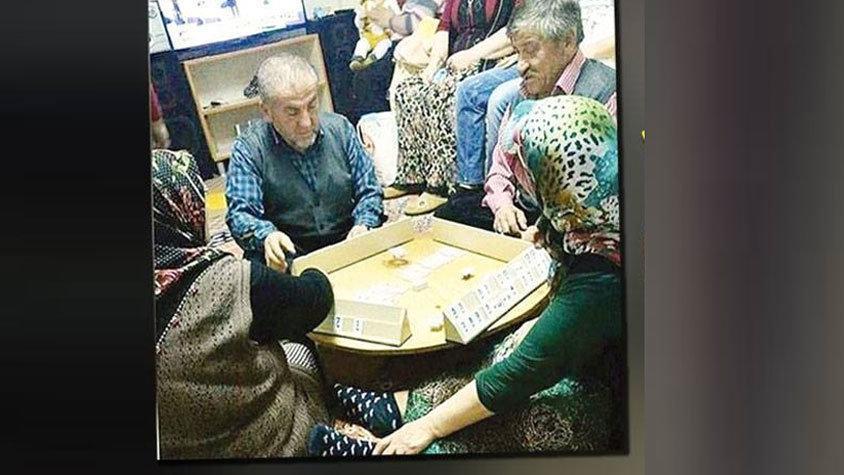 Bu fotoğraf sosyal medyada olay oldu! İşte okey oynayan Yozgatlılar ...