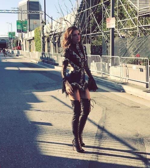 Emina Sandal Grammy Ödülleri’nde tarzıyla dikkat çekti - Magazin Haberleri