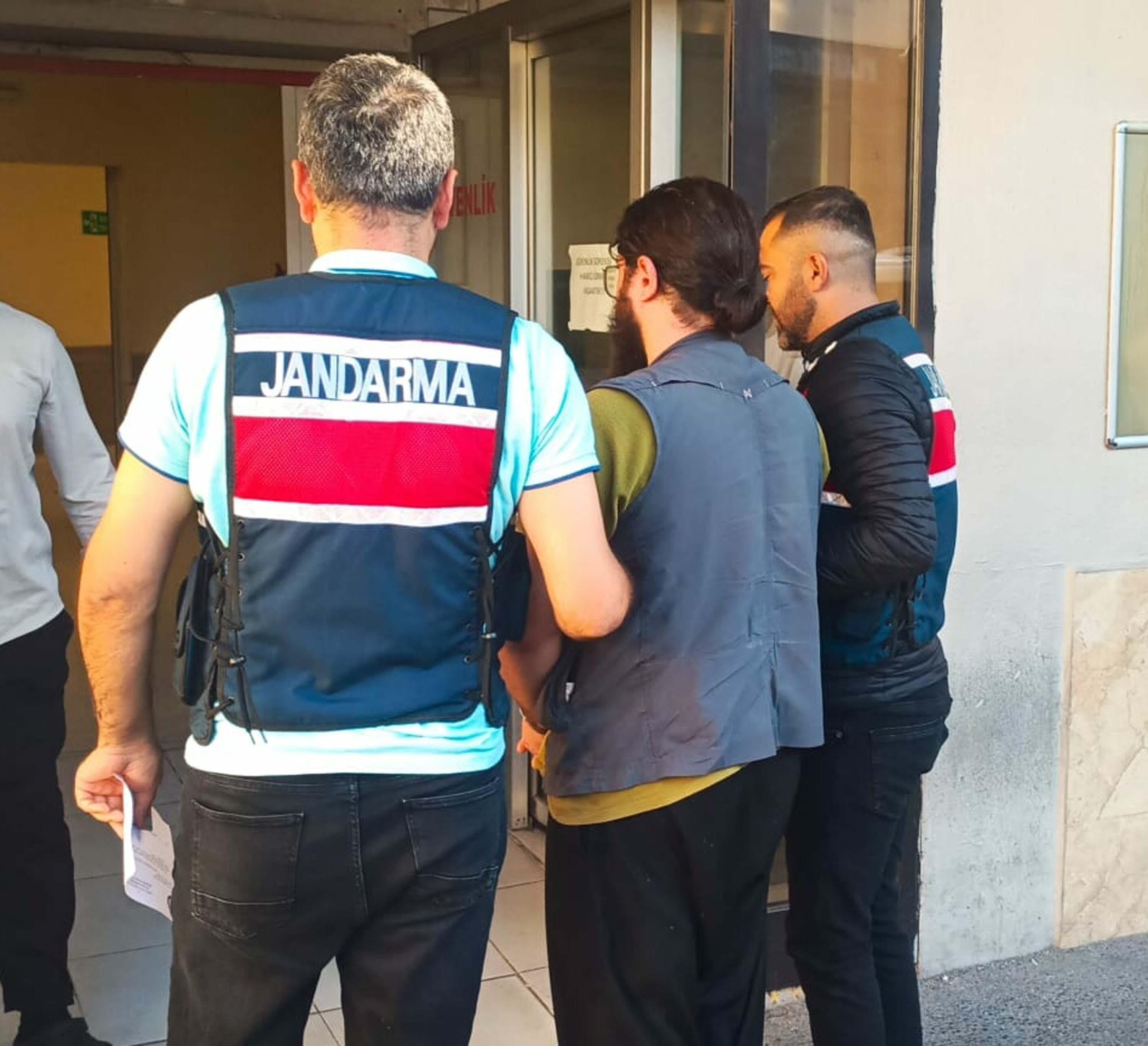 Örgüte eleman temin eden şüpheli, İstanbul'da yakalandı - İzmir Haberleri