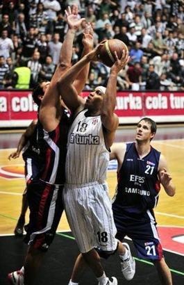 Potada yeni lider Efes Pilsen - Güncel Spor Haberleri