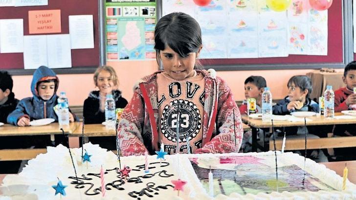 Van Saray'daki Ceylan 10 yaşında ilk doğum gününü kutladı - Gündem ...