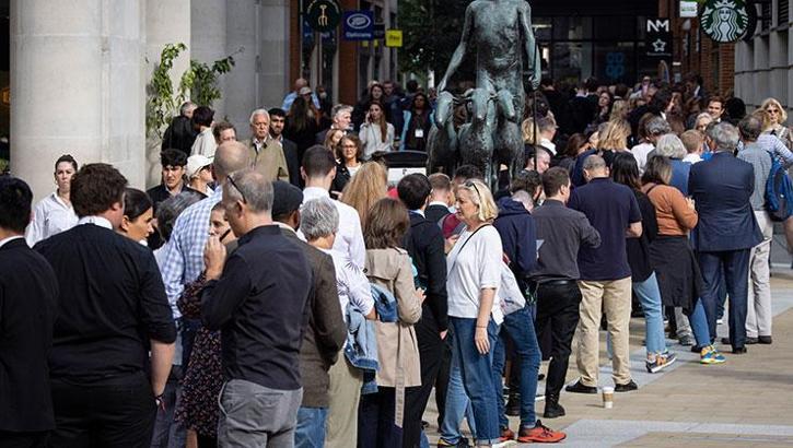 Kraliçe II. Elizabeth için Aziz Paul Katedrali'nde görkemli anma töreni ...