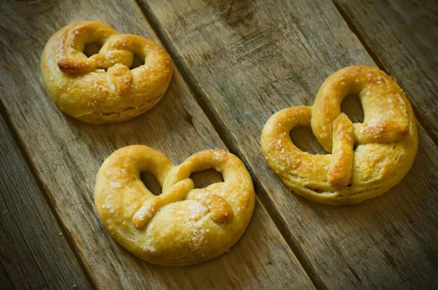 MasterChef 20 Ekim 2022 Alman simidi (Bretzel) nasıl yapılır? Alman ...