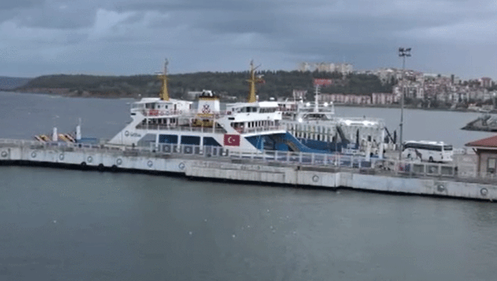 Çanakkale'de ulaşıma fırtına engeli! Feribot seferleri iptal edildi ...