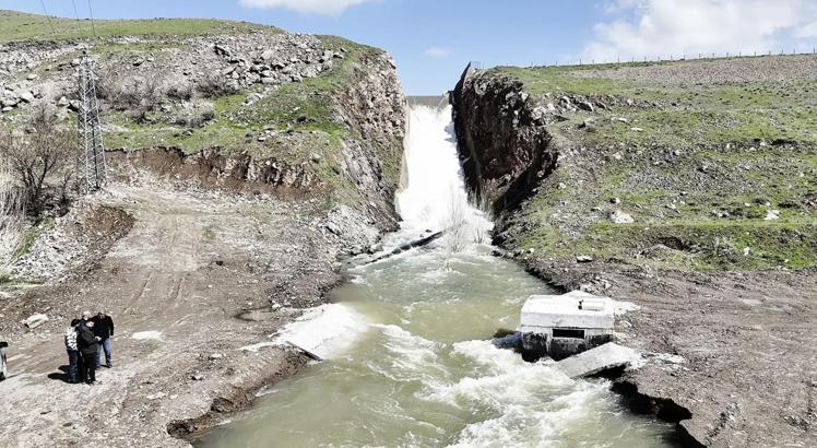 Tam doluluğa ulaşan Patnos Barajı'nda kapaklar açıldı - Ağrı Patnos ...