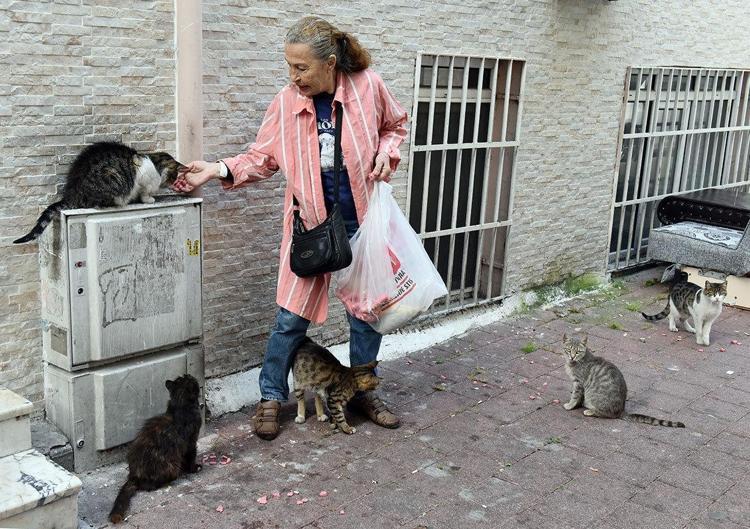 Panter Emel: İnsan türünün yeryüzünden silinmesini iştahla bekliyorum