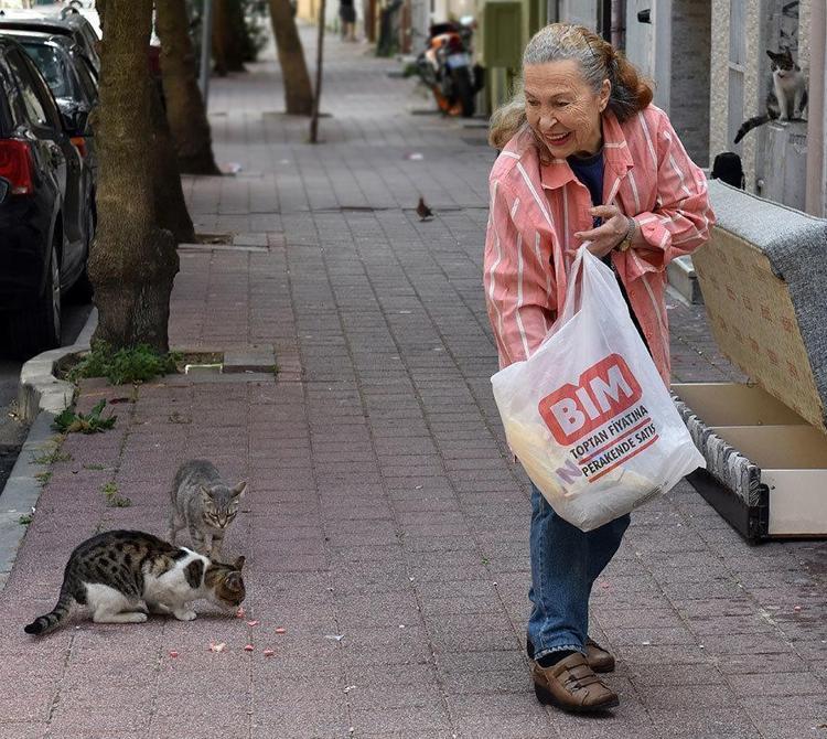 Panter Emel: İnsan türünün yeryüzünden silinmesini iştahla bekliyorum