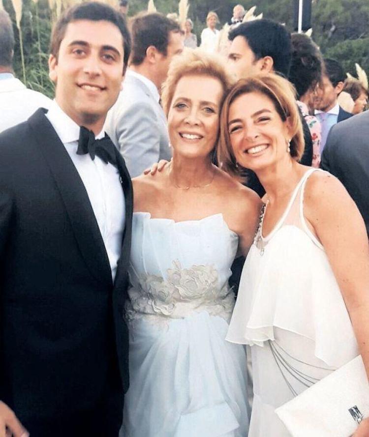 Amerika'da aşk, Ayvalık'ta nikâh - Son Dakika Magazin Haberleri