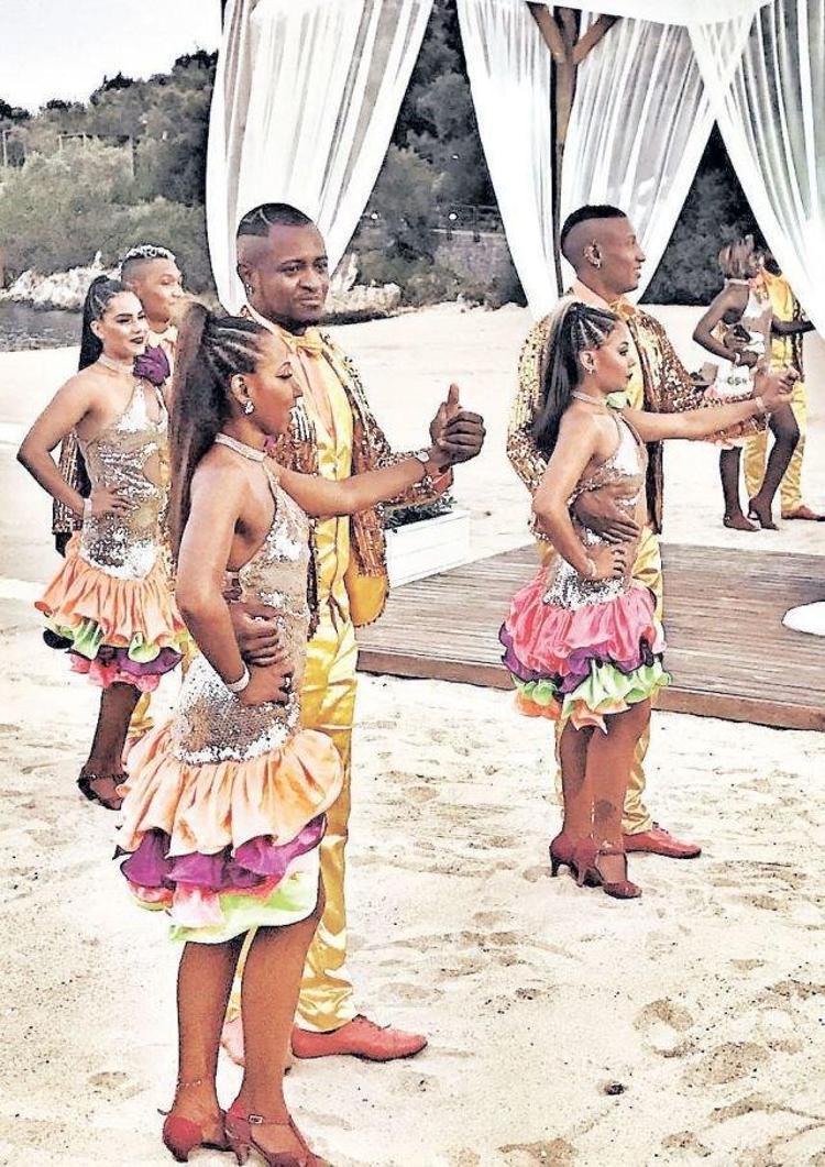 Afrikalı dansçılar coşturdu - Magazin Haberleri