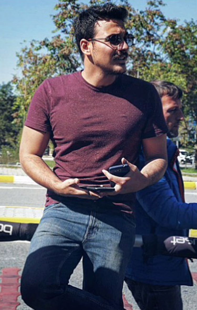 Yönetmen yardımcısı Eray Altay sevgilisi Afra Saraçoğlu yüzünden ...