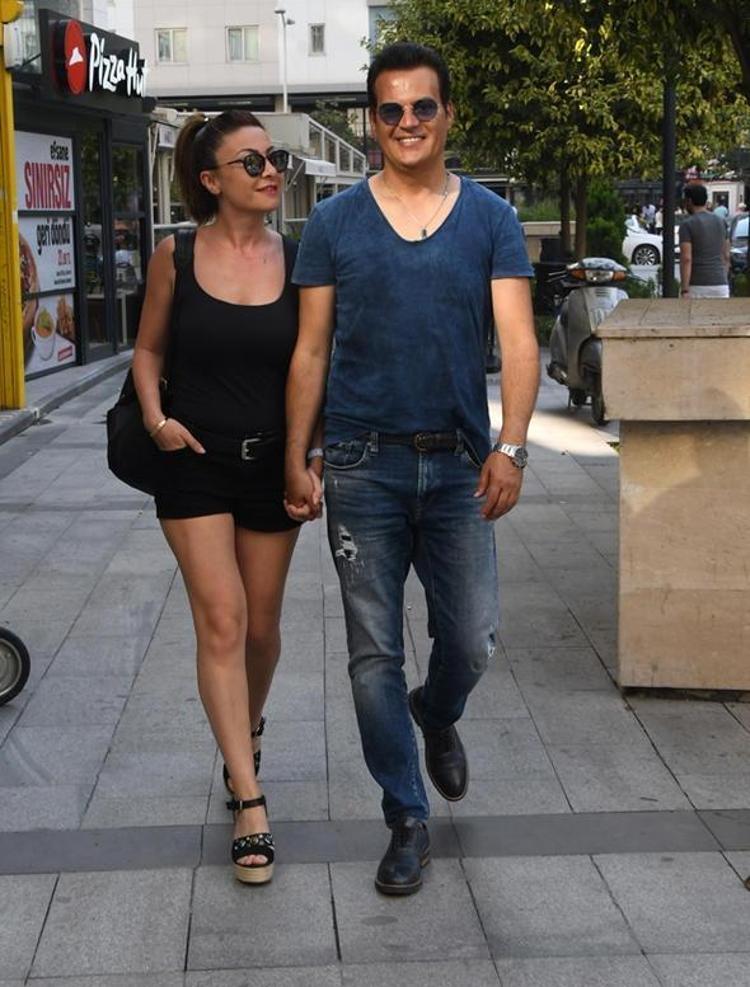 Hakan Peker ve Arzu Öztoprak liseli aşıklar gibi! - Magazin Haberleri