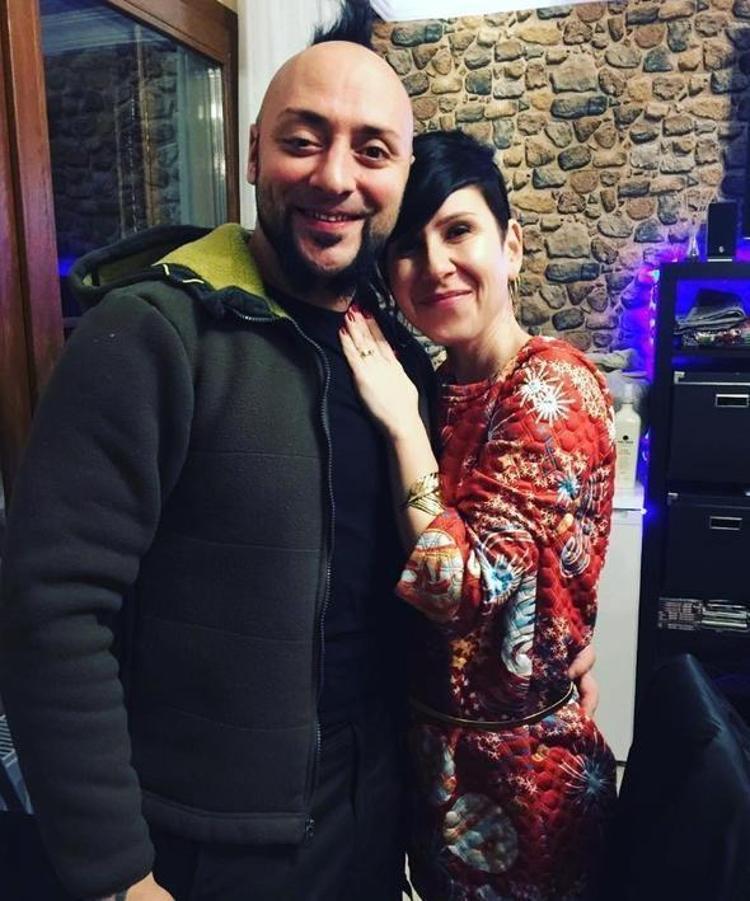 Hayko Cepkin 15 yıllık sevgilisi Aslı Kula ile evlendi - Son Dakika ...