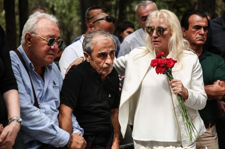 Tarık Akan'ın hayat arkadaşı Acun Günay: Hayat devam etmiyor sadece ...