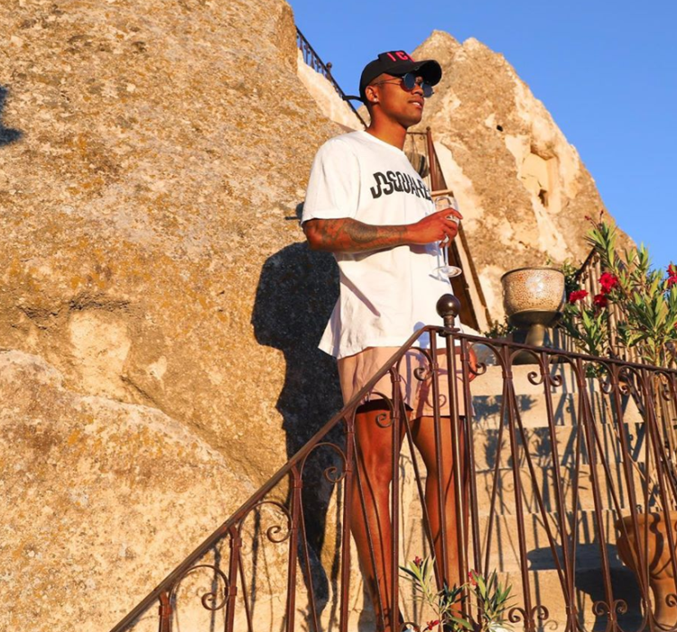 Douglas Costa ile sevgilisi Nathalia Felix Bodrum'da - Son Dakika ...