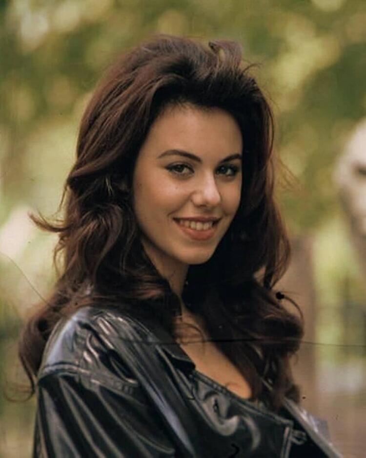 Defne Samyeli'nin gençlik fotoğrafları ortaya çıktı - Son Dakika ...