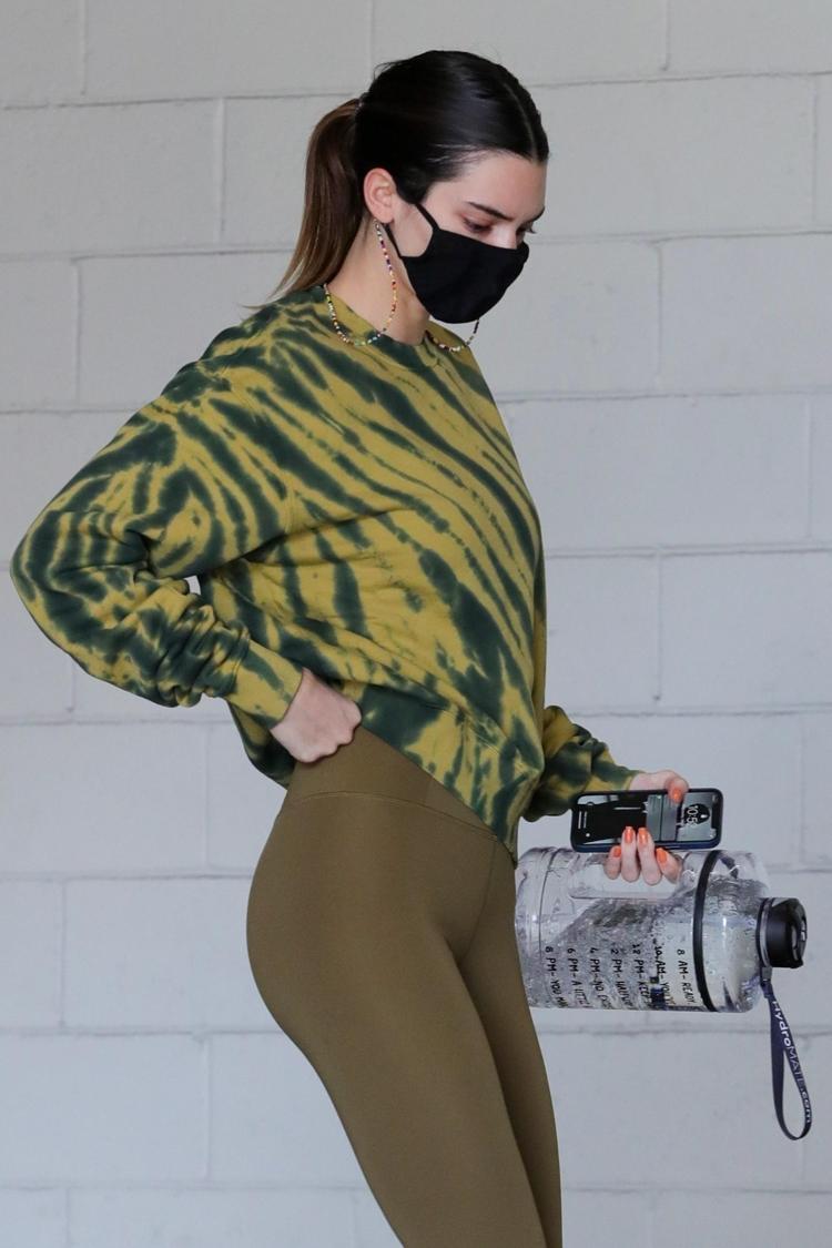 Damacanalı Kendall Jenner Dev Su şişesiyle Sporda Son Dakika 2197