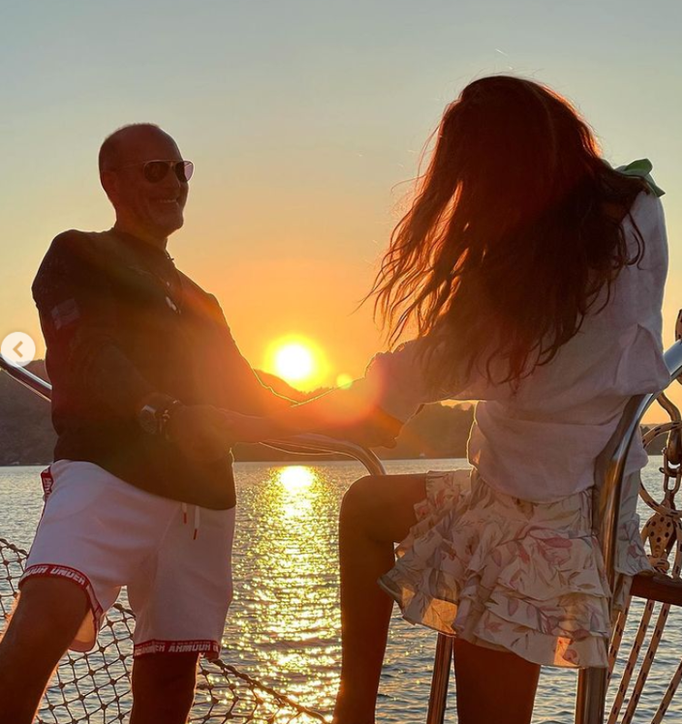 Güzide Duran ve eşi Adnan Aksoy teknede aşka geldi - Magazin Haberleri