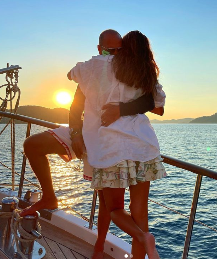 Güzide Duran ve eşi Adnan Aksoy teknede aşka geldi - Magazin Haberleri