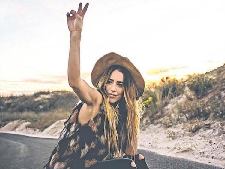 Country şarkıcısı Kylie Rae Harris trafik kazasında hayatını kaybetti ...