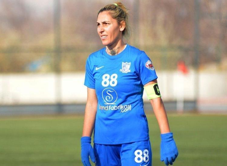 Annesini ve üvey annesini kanserden kaybetti, 2 defa kansere yakalandı ...
