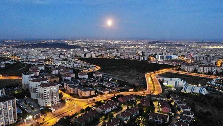 “Çilek Ay Tutulması” gerçekleşti