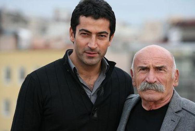 Ezel dizisiyle tanınan İsmail Filiz değişimiyle gündeme geliyor ...