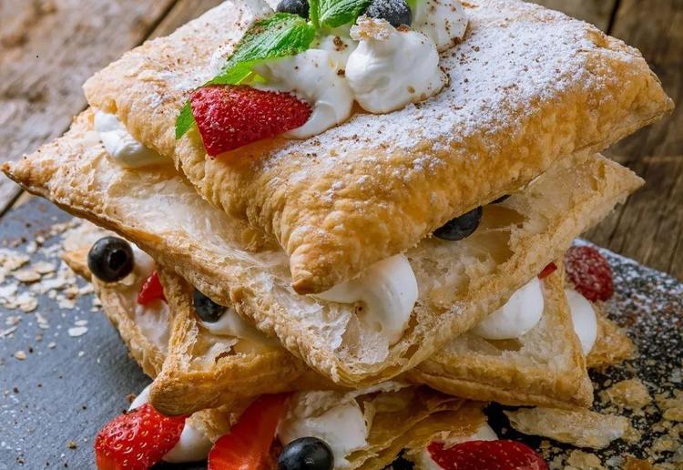 Supangleli çilekli milfoy katları nasıl yapılır? Supangleli çilekli ...