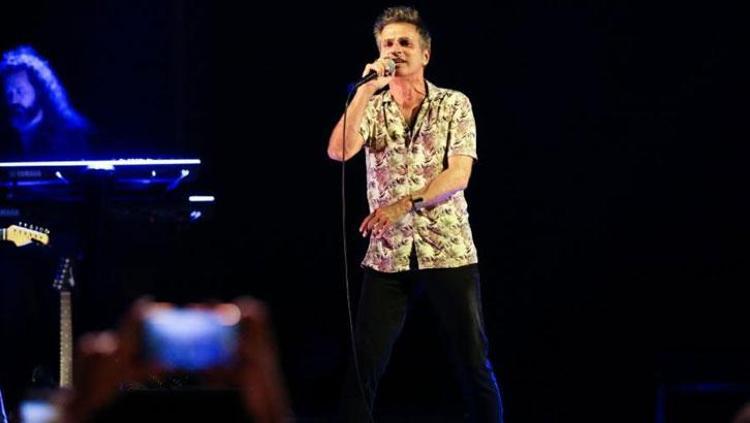 Teoman on binlerce kişiye konser verdi - Magazin Haberleri