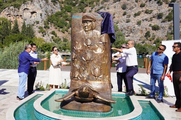 Carettaların Annesi June Haimoff Anısına Dalyan Da Kaptan June Anıt
