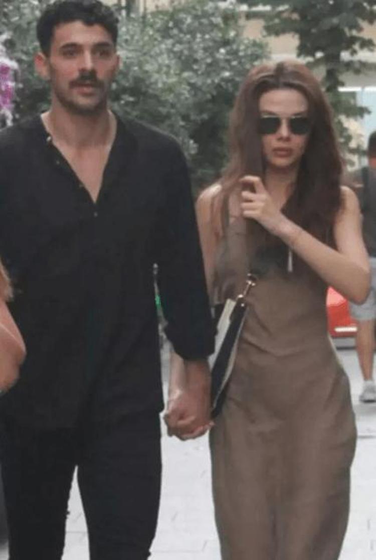 Sinem Ünsal sevgilisi Halit Özgür Sarı'nın doğum gününü kutladı ...