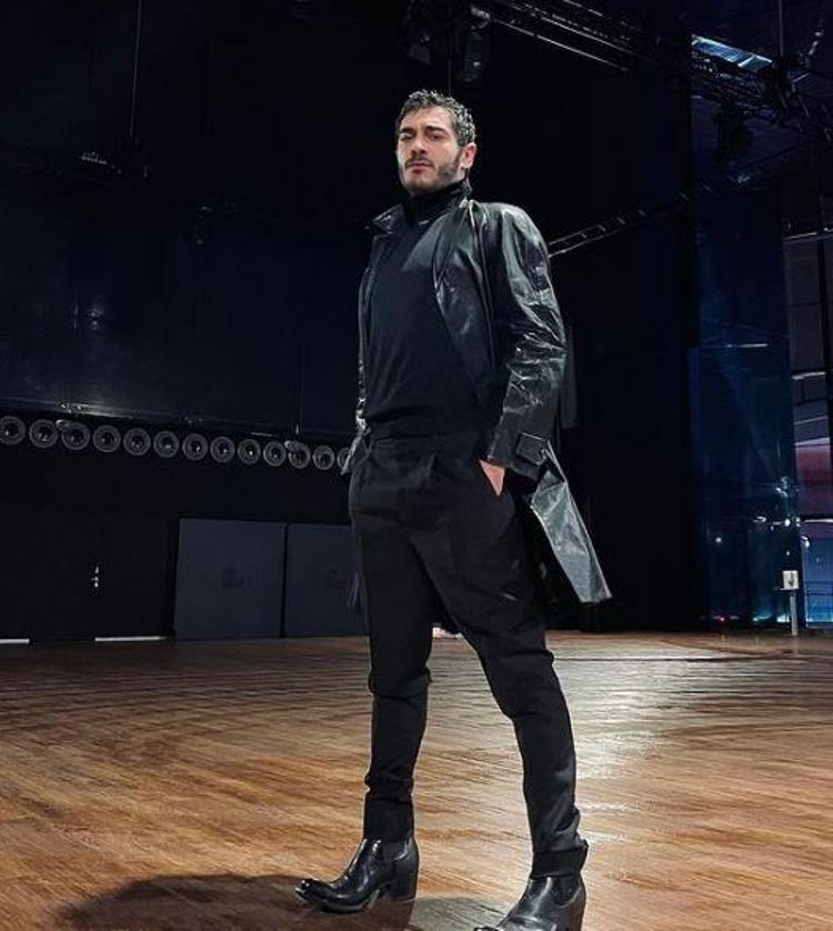 Burak Deniz, beyaz donuyla poz verdi - Son Dakika Magazin Haberleri ...