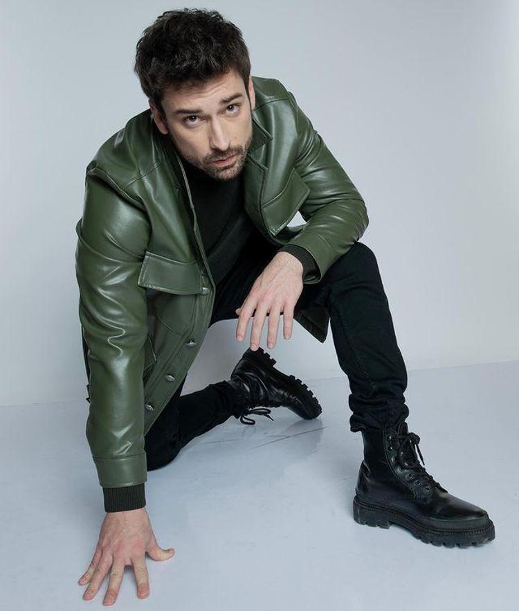 Alp Navruz, gönlünü rol arkadaşına kaptırdı - Son Dakika Magazin Haberleri