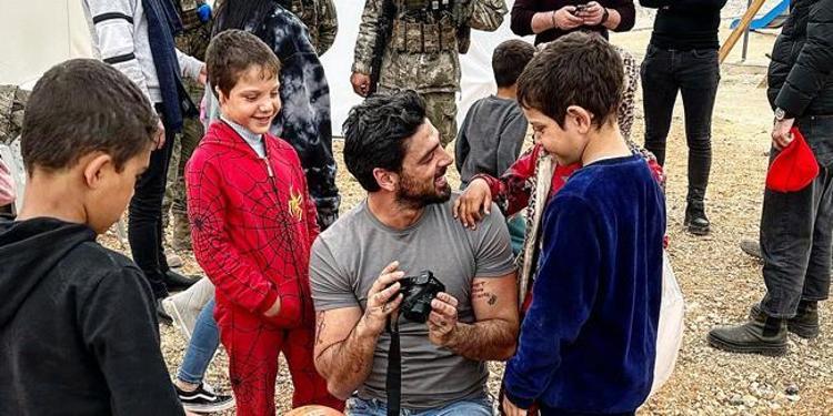 Michele Morrone deprem bölgesinde - Magazin Haberleri