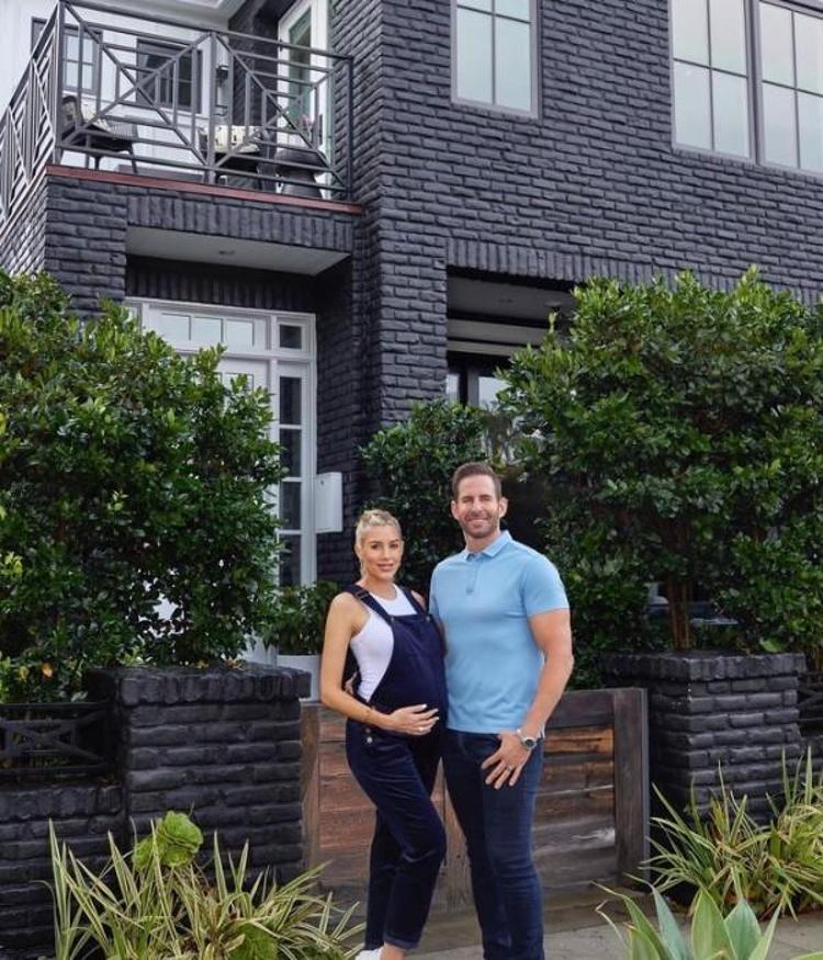 Tarek El Moussa ve eşi Heather Rae Young El Moussa çifti son halleriyle ...