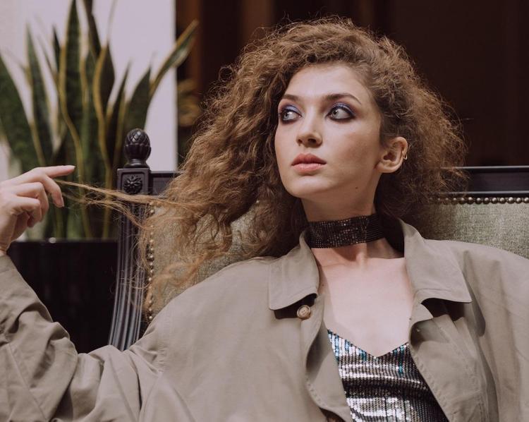 Evde saç şekillendirme! Evde kolayca yapabileceğiniz 4 saç modeli ...