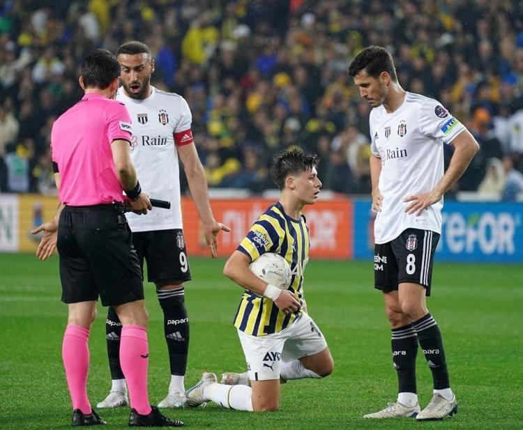 Arda Güler ile Cenk Tosun arasında penaltı tartışması! 'Müdahale ...