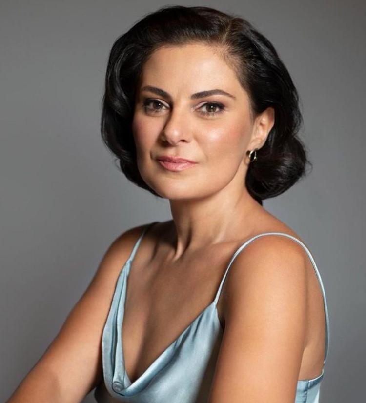 Akasya Durağı’nın Gülbin’i Aslı Altaylar'ı görenler dönüp bir daha ...