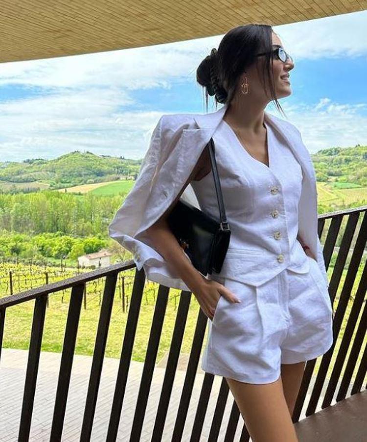 Hande Erçel'in ayakları olay oldu - Magazin Haberleri