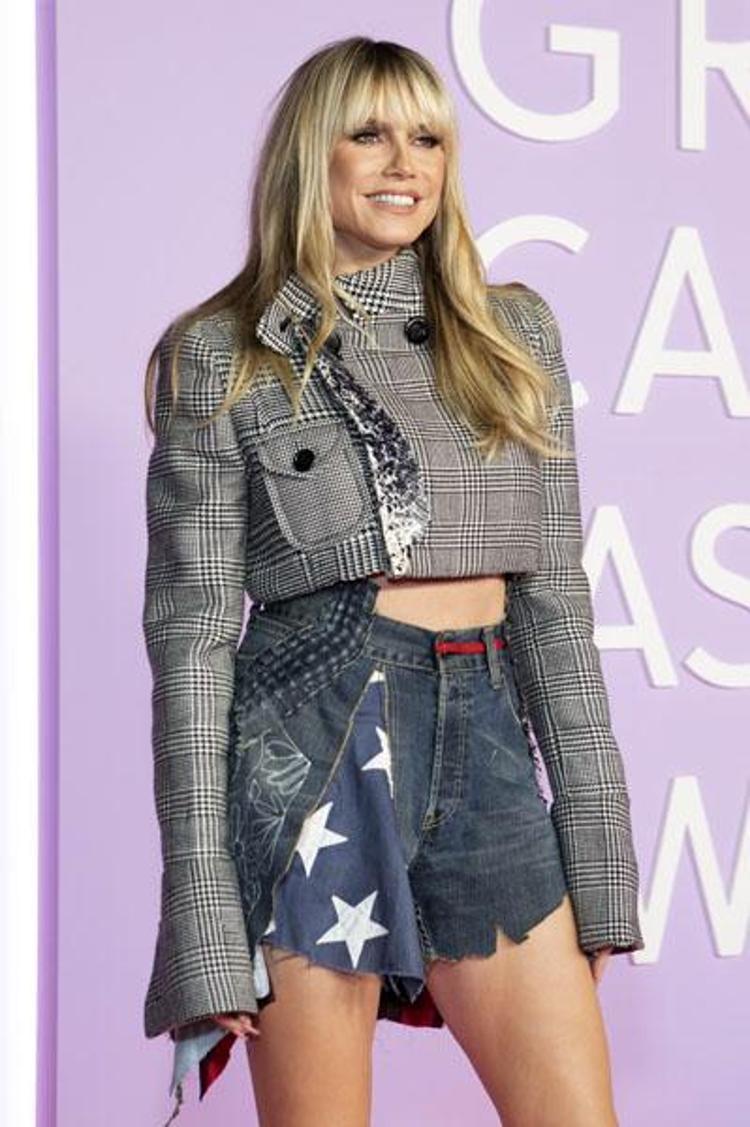 Heidi Klum üstsüz güneşlendi - Magazin Haberleri