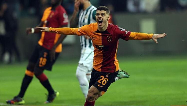 Galatasaray'a Rashica müjdesi! Norwich City yöneticisi resmen açıkladı