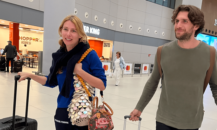 Tatil yorgunu aşıklar Tuba Ünsal ile Serdar Turan! - Son Dakika Magazin ...