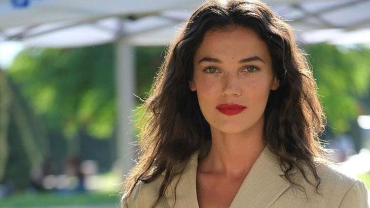 Pınar Deniz transparan büstiyeriyle pozlarını paylaştı - Magazin Haberleri