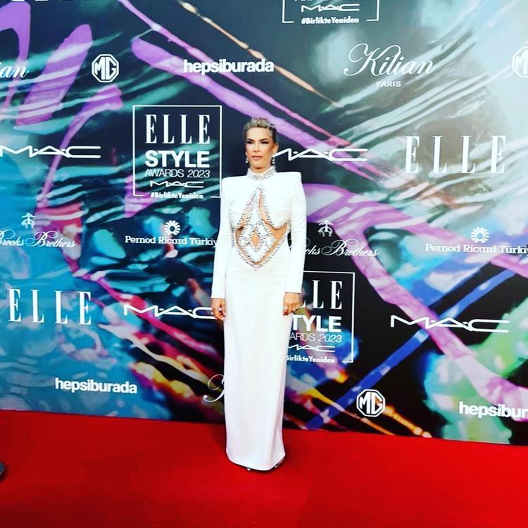 Şebnem Dönmez'in elbisesine eleştiri yağdı - Magazin Haberleri