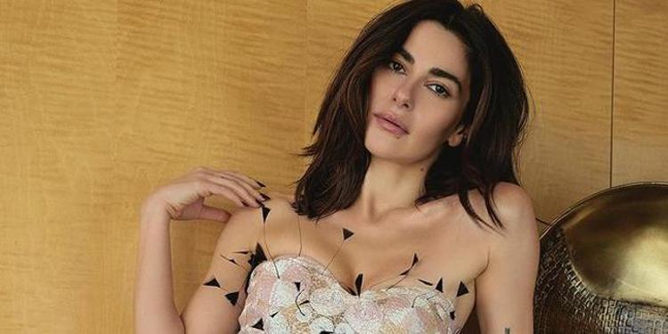 Nesrin Cavadzade siyah bikinisiyle formda vücudunu sergiledi - Son Dakika Magazin Haberleri