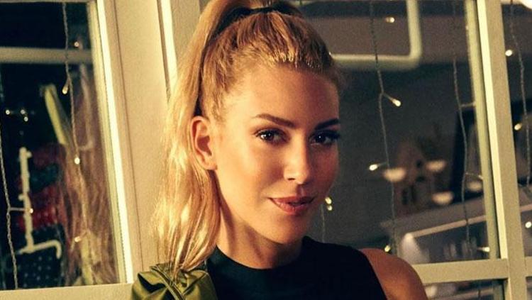 Sinem Kobal zarafetini konuşturdu - Magazin Haberleri