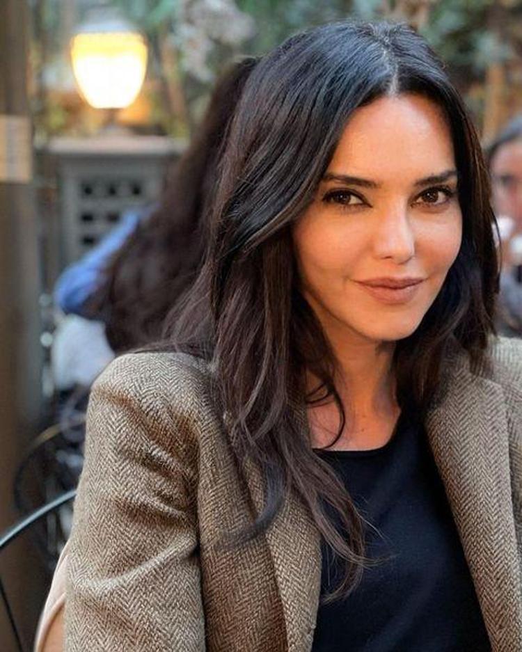 Hande Ataizi güneş banyosu yaptı - Son Dakika Magazin Haberleri