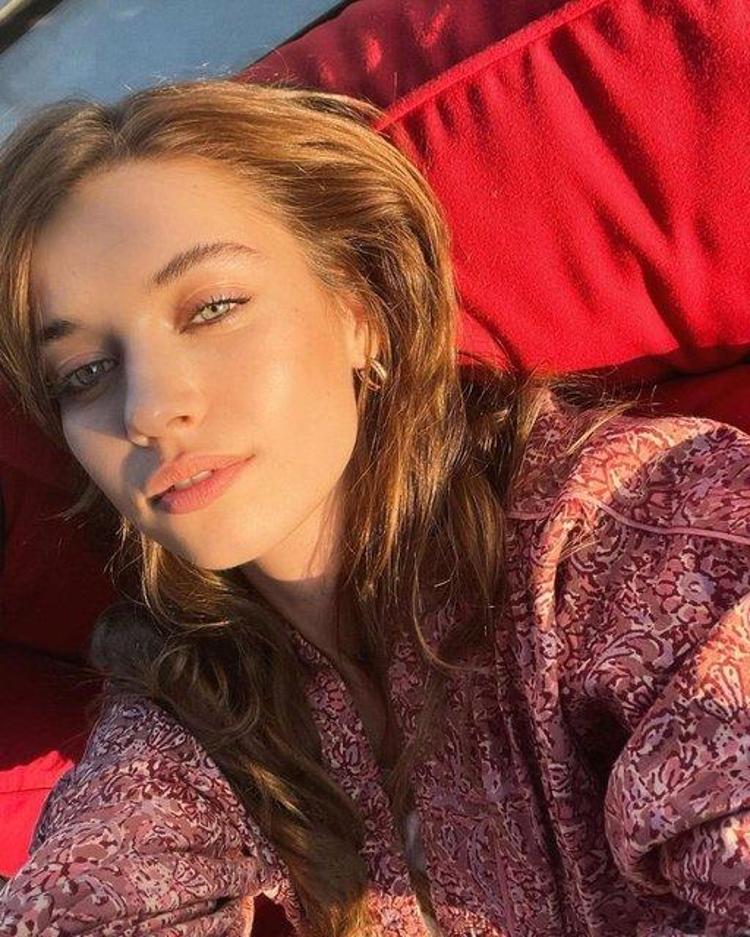 Afra Saraçoğlu tanga bikinisiyle poz verdi - Son Dakika Magazin ...