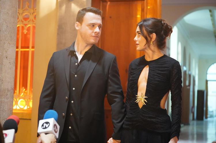 Ateş, Leyla'ya olan aşkını tüm dünyaya duyurdu! Ya Çok Seversen 7 ...