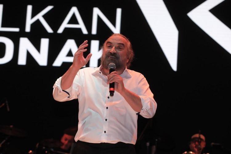 Volkan Konak eşi Selma Konak ile yeniden evlendi! Eşine verdiği sözü ...